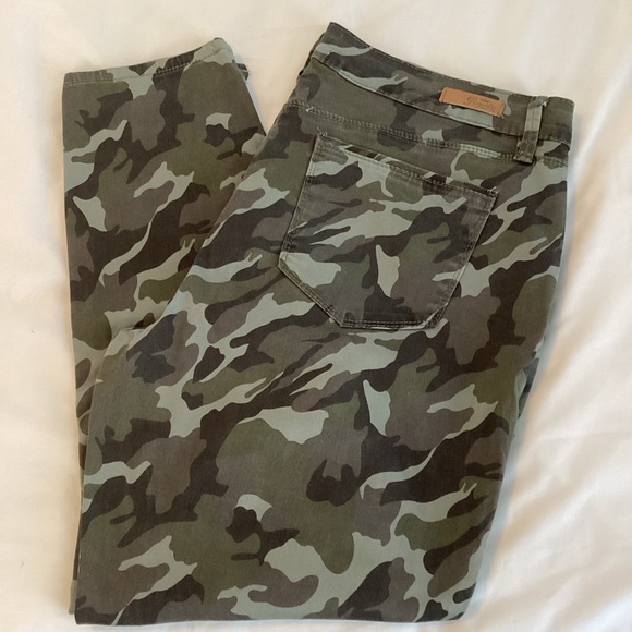 Royalty For Me | Jeans | Royalty For Me Olive Green Camo Print Mid Rise ...